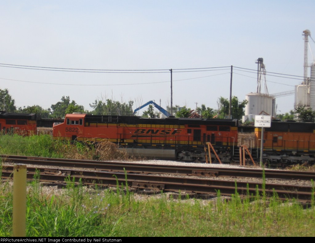 BNSF 5822